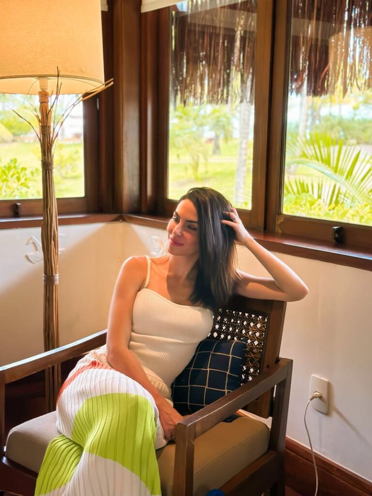 Mel Fronckowiak aproveita pausa na agenda em hotel paradisíaco Txai ...