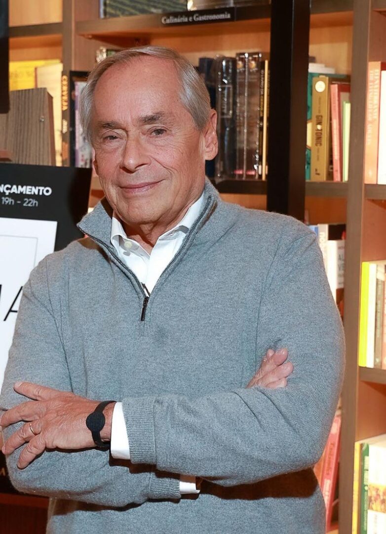 Ed Beltrão autografa 'Dentre Muitos Um' na Galeria Silvana Tinelli no ...